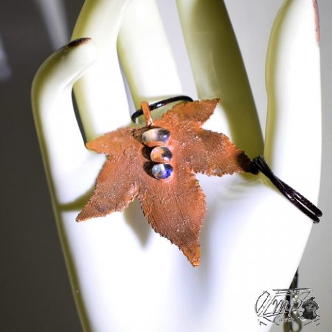 Pendentif en feuille d'érable japonais plaquée cuivre Pasgen