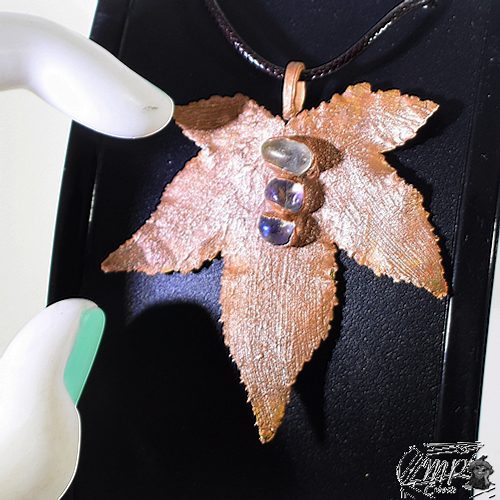 Pendentif en feuille d'érable japonais plaquée cuivre Pasgen